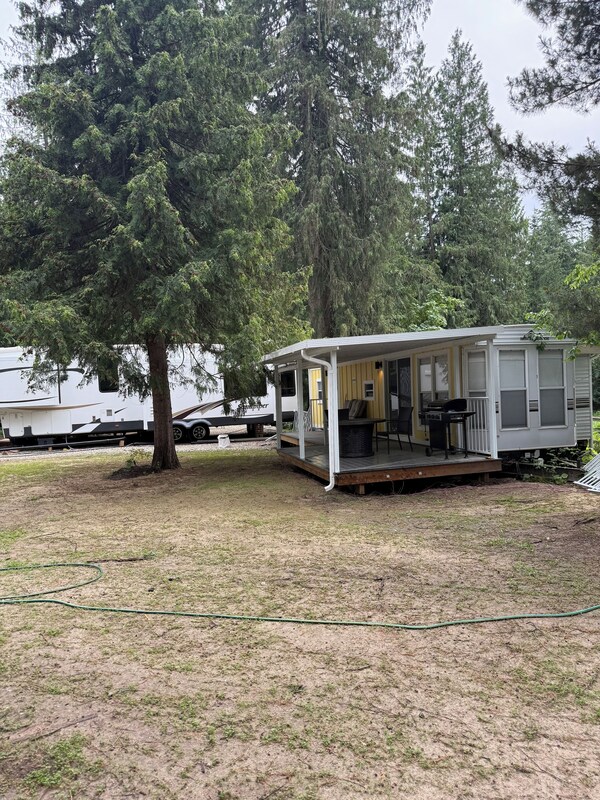 Cottage By The Lake - Sicamous