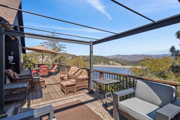 Lakeview, Gameroom & Jacuzzi Fun - Hesperia, CA