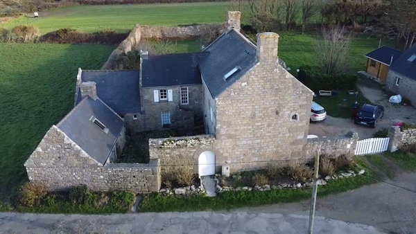 Gite Dans Maison De Maître De Barque 17e Siecle,mer à 800 M, Animaux Acceptés - Ploudalmézeau
