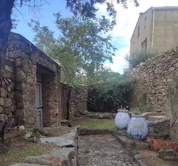 Authentic Village House - L'Île-Rousse