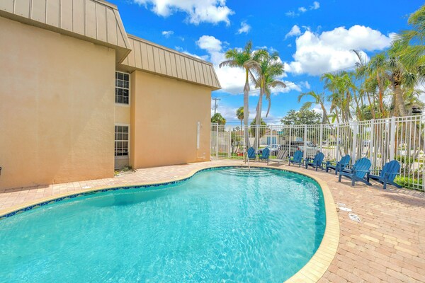 The Village Breeze I - Heated Pool, Beaches, Daiquiris, Seafood, White-sand! - Siesta Key, FL