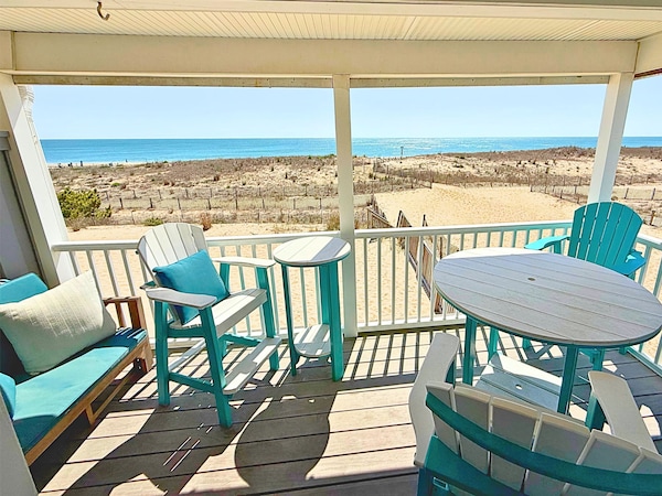 Cabin-like 2 Bedroom Oceanfront Townhouse With Free Wifi And Personal Stretch Of Sand Is Perfect For Kids And Located In Midtown With Beach A Few Steps Away! - Ocean City, MD