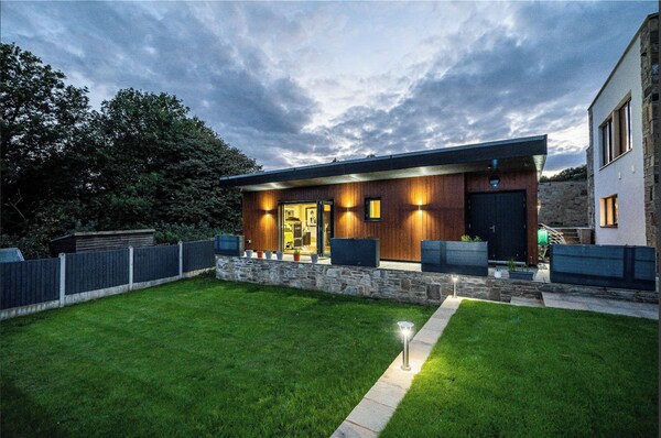 The Luxury "Shed" - Huddersfield