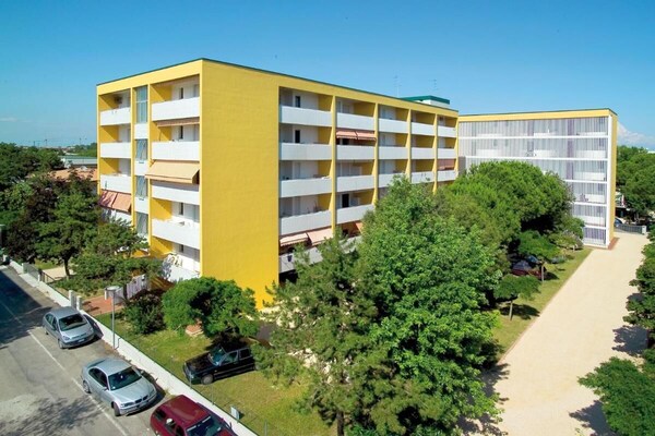 Sunny Escape  Near The Sea And Town Life - Bibione