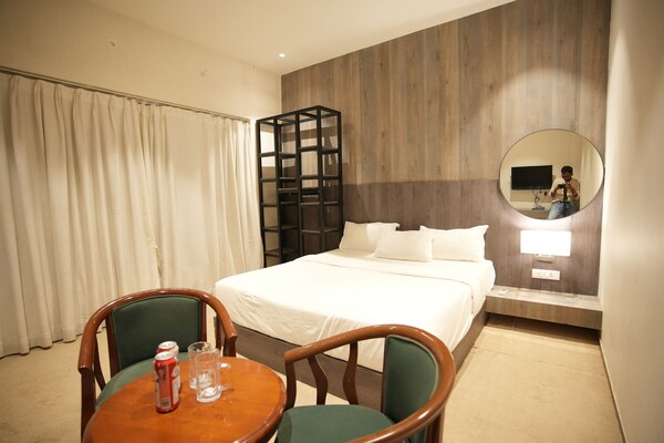 Starlight Oasis Resort Spacious 7-bedroom With Wifi, Ac In Brilliant Nashik - Trimbak