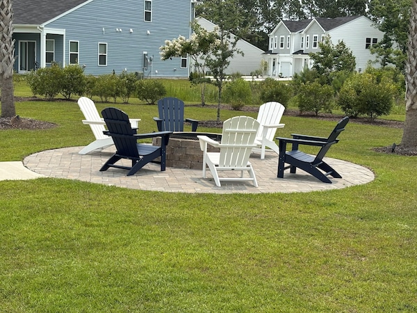 Pet Friendly! King Bed, Smart Tvs, Mins To Beaches From This Brand New Townhome - Sunset Beach, NC