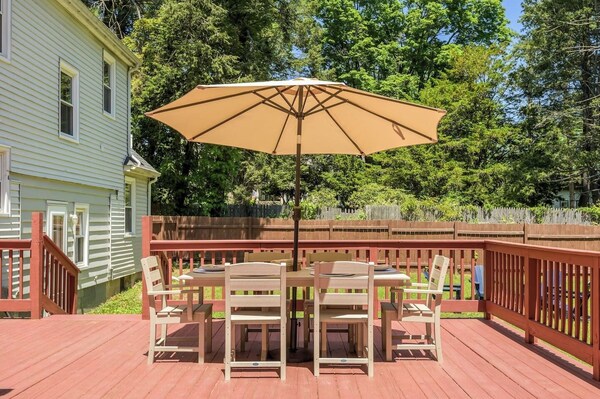 Quaint & Cozy Cottage | Close To Town Pet Friendly - New Paltz, NY