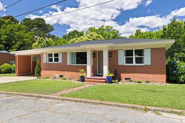 Luxury King Suite, 125-yr Old Historic Home, 2 Blocks From Main St. - Clayton, NC