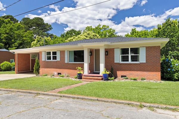 Luxury King Suite, 125-yr Old Historic Home, 2 Blocks From Main St. - Clayton, NC