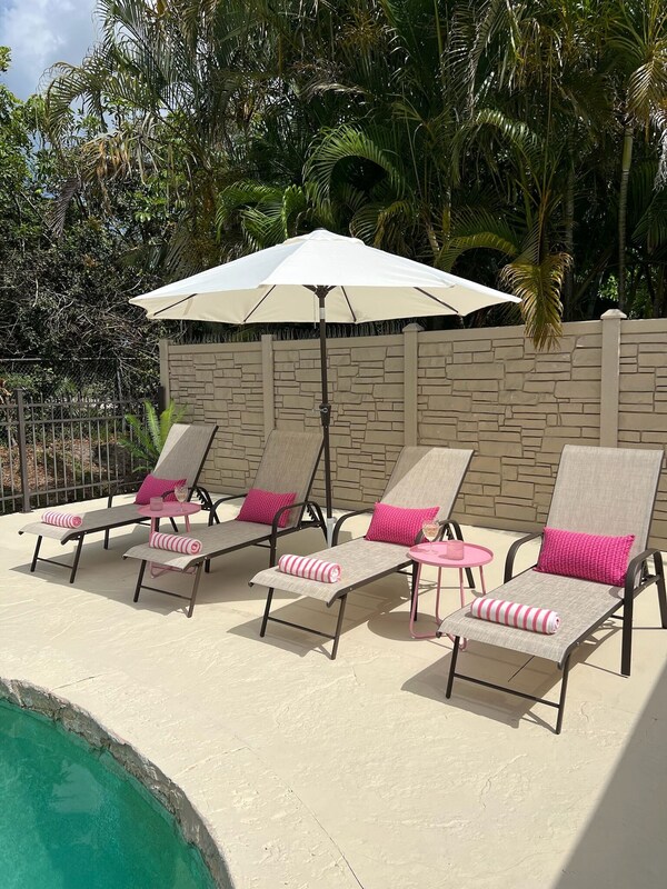Naples Henrie Hideaway - Naples, FL