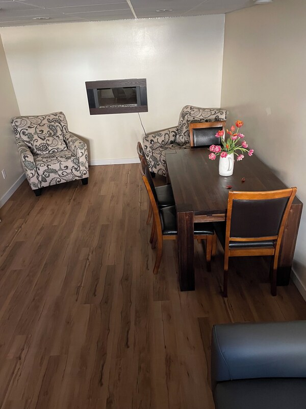 Fresh New Basement Suite In Historic St. Albert, 15 Mins To Wem & Local Shopping - Alberta