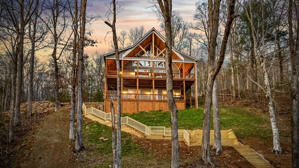 Whitetail Crick; Creekfront Home Featuring Hot Tub, Pool Table And Theatre Room - Hiawassee, GA