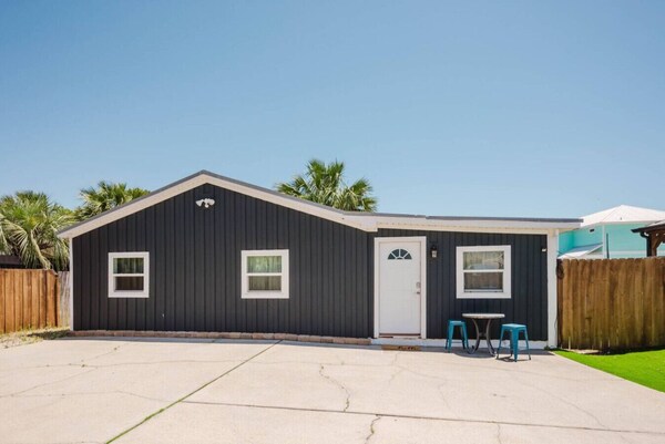 Two Beautiful Homes Just A 5 Minute Walk To The Beach! - Panama City