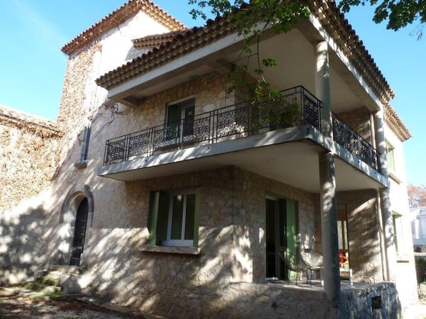 Large Villa 10 Minutes From The Nîmes Arena - Nîmes