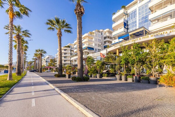 Stylish Apartment In Lungomare With Sea View - Vlorë