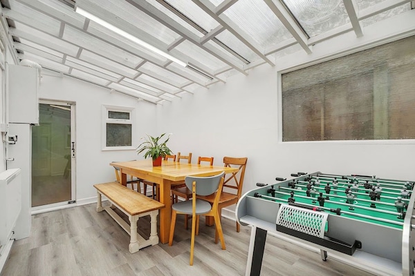 Newly Decorated, Spacious House With Parking And Near Train Station - Chingford