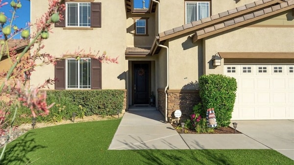 Menifee Lakes Home - Perris, CA