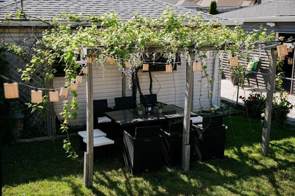 4br Retreat W/ Theater, Game Room & Backyard - Skokie