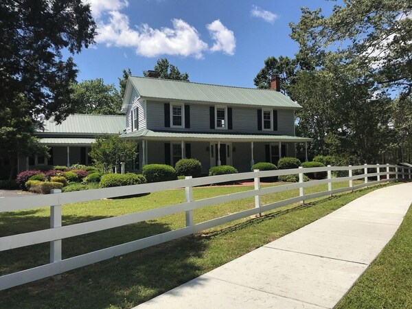 Charming 4br Historic Home With Scenic Views - Apex, NC