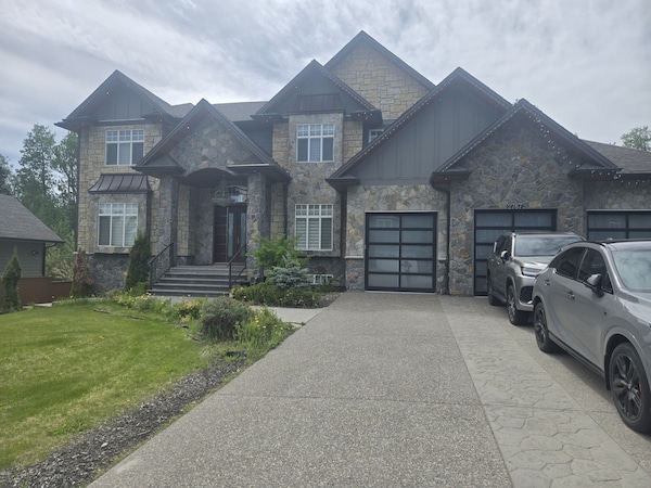 Luxury Lodge Getaway. W/ Private Entrance In The Luxurious Part Of Prince George - Prince George