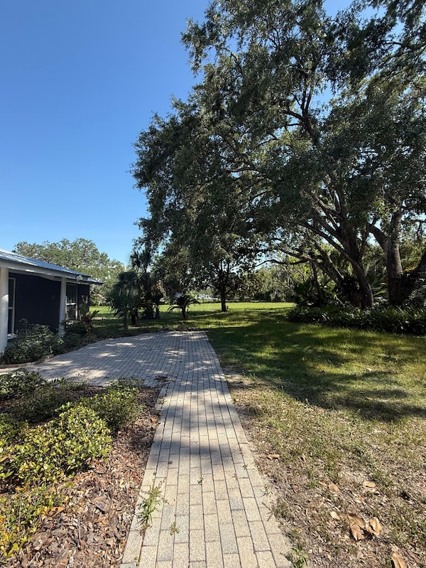 Cozy Countryside Retreat 3 Bedroom Home With Wifi And Ac In Dade City Florida - Simpson Lakes