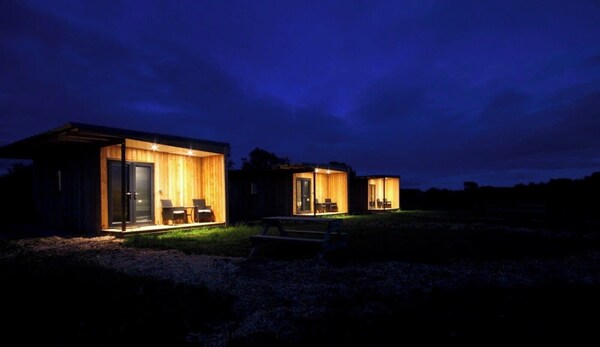 Paulton - Sleeps 2 - Petfriendly - Hottub - Garden - Cotswolds