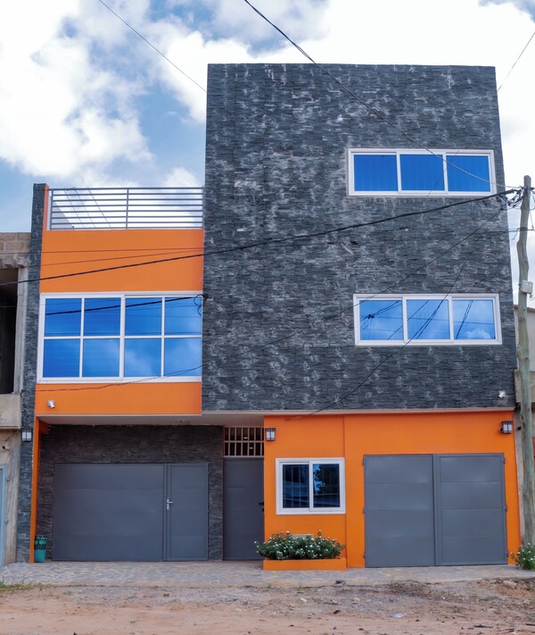 Charming 2-bedroom House With Wifi, Ac In Lovely Lomé - Lomé