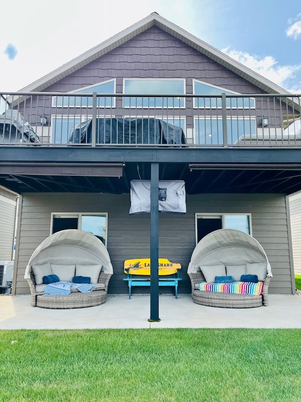 Casa Lago -- 4-bedroom Home & Utv With Okoboji Lake View Steps From Bridges Bay! - 오코보지