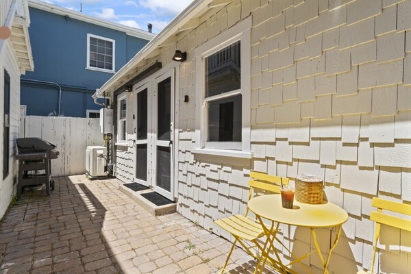 Balboa Island Cottage- Air Conditioning!  Newport Peninsula Ferry Close! - Newport Beach, CA