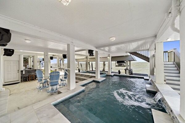 Stunning Waterfront Home With Private Pool - ガルベストン, TX