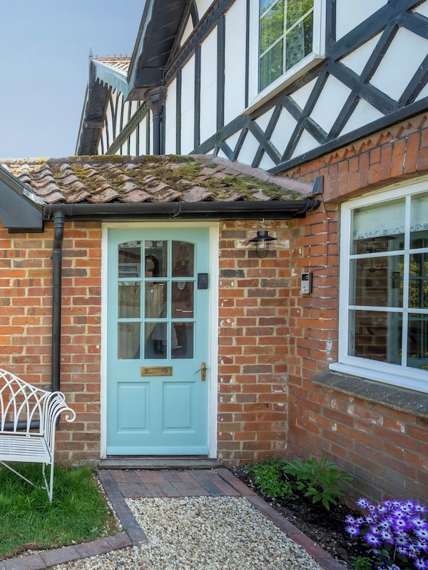 Cosy Suffolk Cottage - Big Beds, Gardens, Dog Friendly - Framlingham