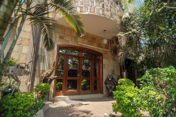 Charmante Retraite Et Petit-déjeuner Gratuit - Lubumbashi