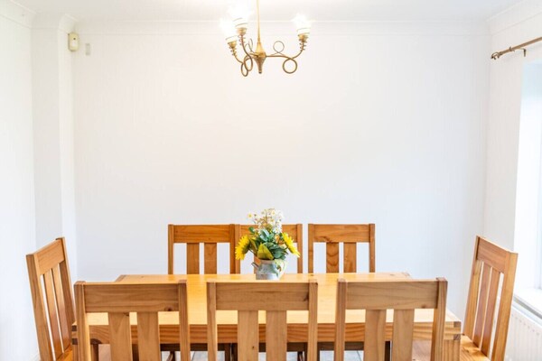 The Ipswich Group Retreat: 4br 3bath Ample Parking - Woodbridge