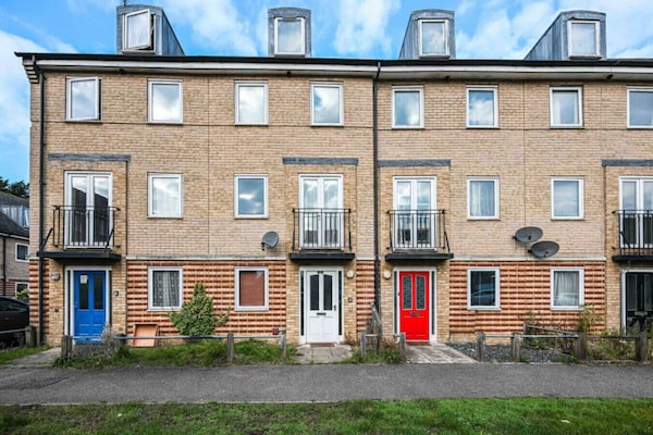 Harland Haven: Spacious 4br House In Ipswich - Essex