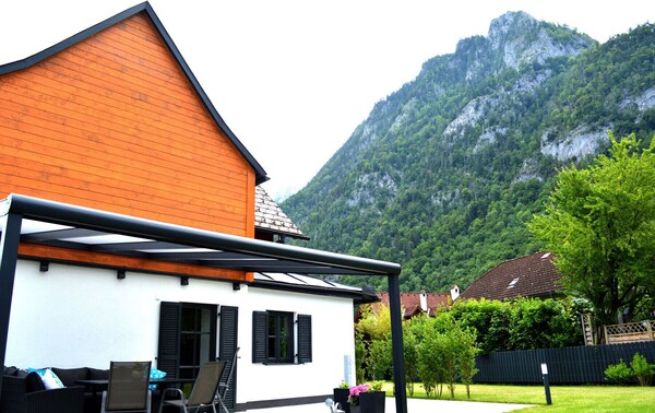 Ferienhaus Traunseestrand Exklusiv In Seelage Inkl. Großzügigem Garten - Ebensee