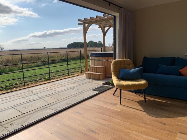 Peaceful Countryside Retreat In Northamptonshire With Wood Fired Hot Tub - Wellingborough