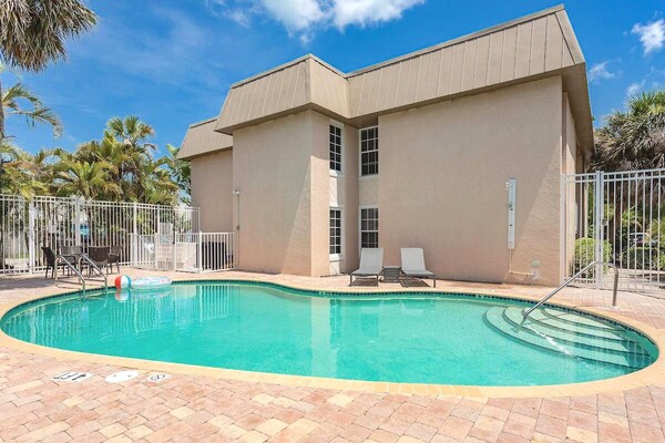 Village Breeze Iii - Heated Pool, Private Patio, Village And Beach! - Siesta Key, FL