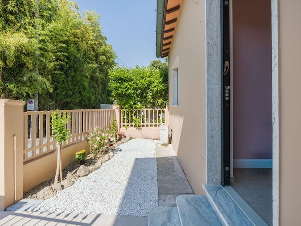 Stunning  Villa For 5 Guests With A/c, Wifi, Patio And Parking - Forte dei Marmi
