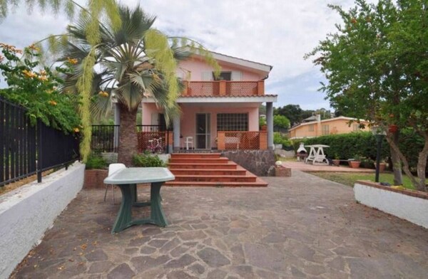 Una Graziosa Villa Con Piscina, Situata Tra Le Colline , Fiume E Il Mare. - Palinuro