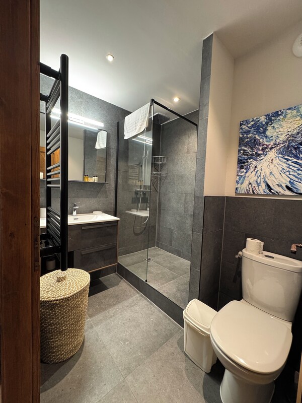 Completely Renovated 2-bedroom Apartment In The Heart Of The Arc 1950 Resort - Sainte-Foy-Tarentaise