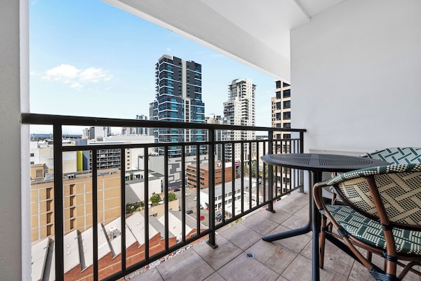 Cityscape Haven | Victoria Retreat, Perth Cbd - Nedlands