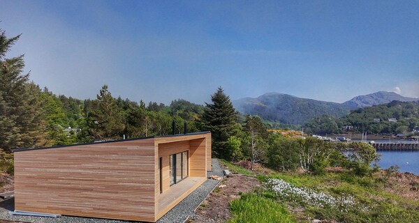 New Luxury 1 Bedroom House With Breathtaking Ocean + Mountain Views. West Bothy - Gairloch