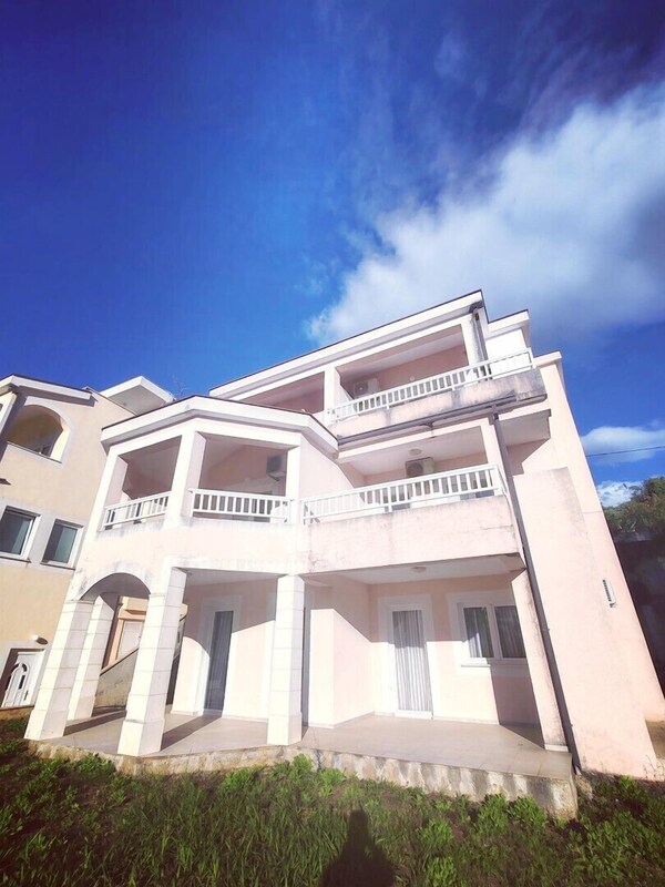 Apartments Nur Amare / 4 Apartment With Sea View - Neum