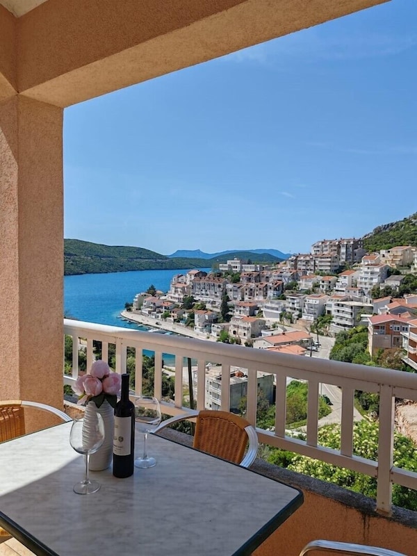 Apartments Nur Amare / 2 Apartment With Sea View - Neum