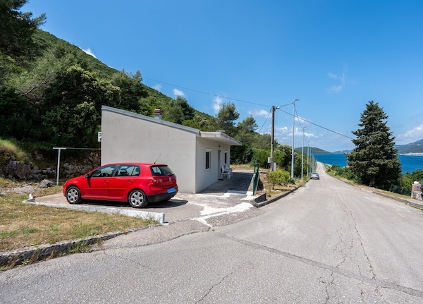 Sea-view Holiday Home Just 50m From The Beach - Neum
