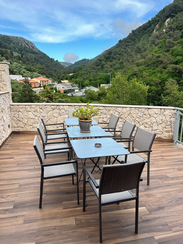 4-room Duplex Apartment - Jacuzzi & Terrace - Èze