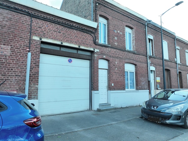 Appartement Lumineux De Ville Avec 2 Places De Parking Privé Intérieur - Saint-Amand-les-Eaux