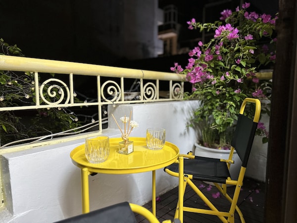Vietnam Travelers Home 2 - Hidden Gem With Cozy Private Balcony - Hanoi