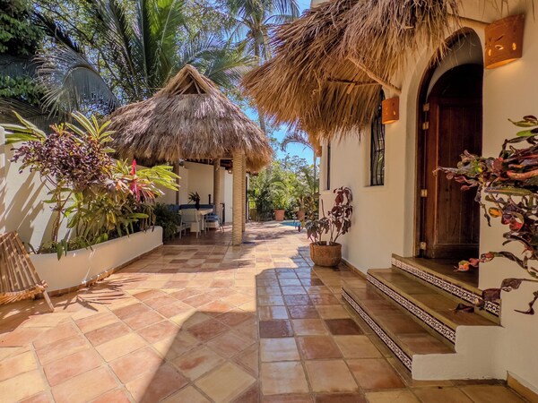 Casa Karma - Large Private Patio W/ Heated Pool - 7min Walk To Beach And Town - Sayulita
