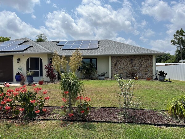 Single  Home With Bedrooms Rented Separately.  Owner Lives In The Property. - Port Charlotte, FL